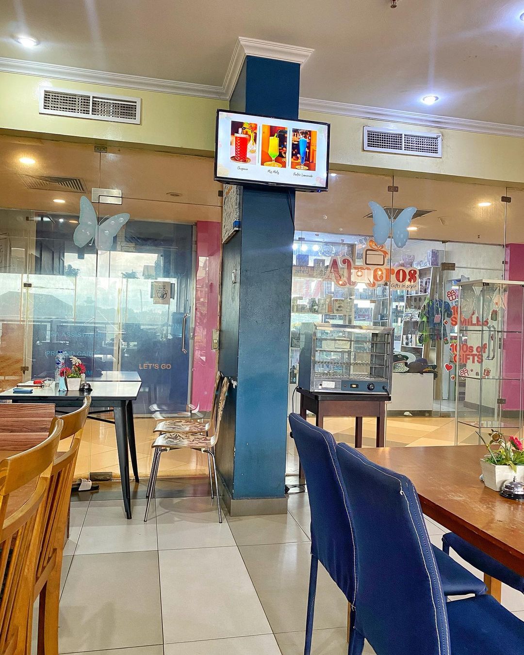 Cafe Chrysalis - Ou Travel & Tour