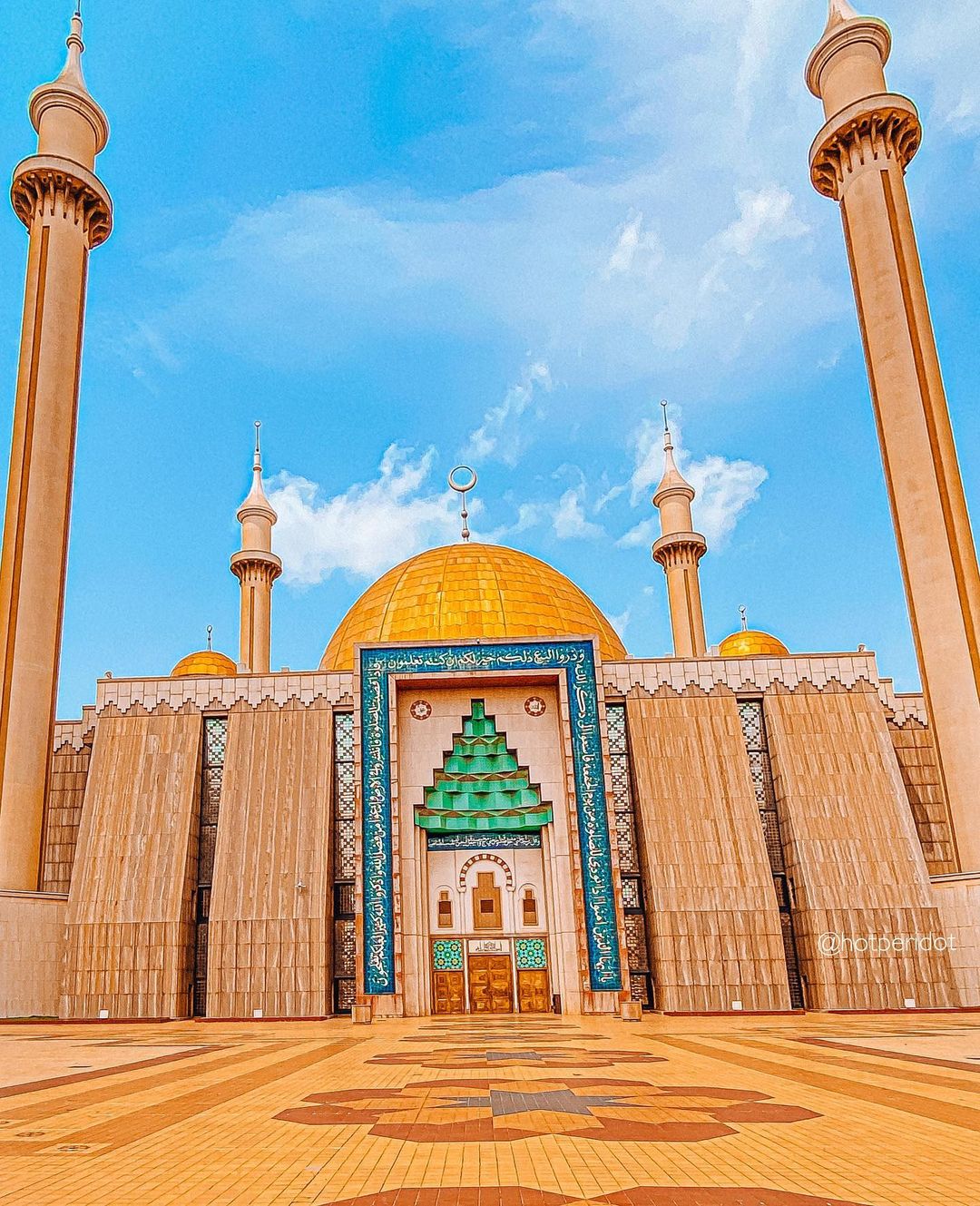 Abuja National Mosque - Ou Travel & Tour