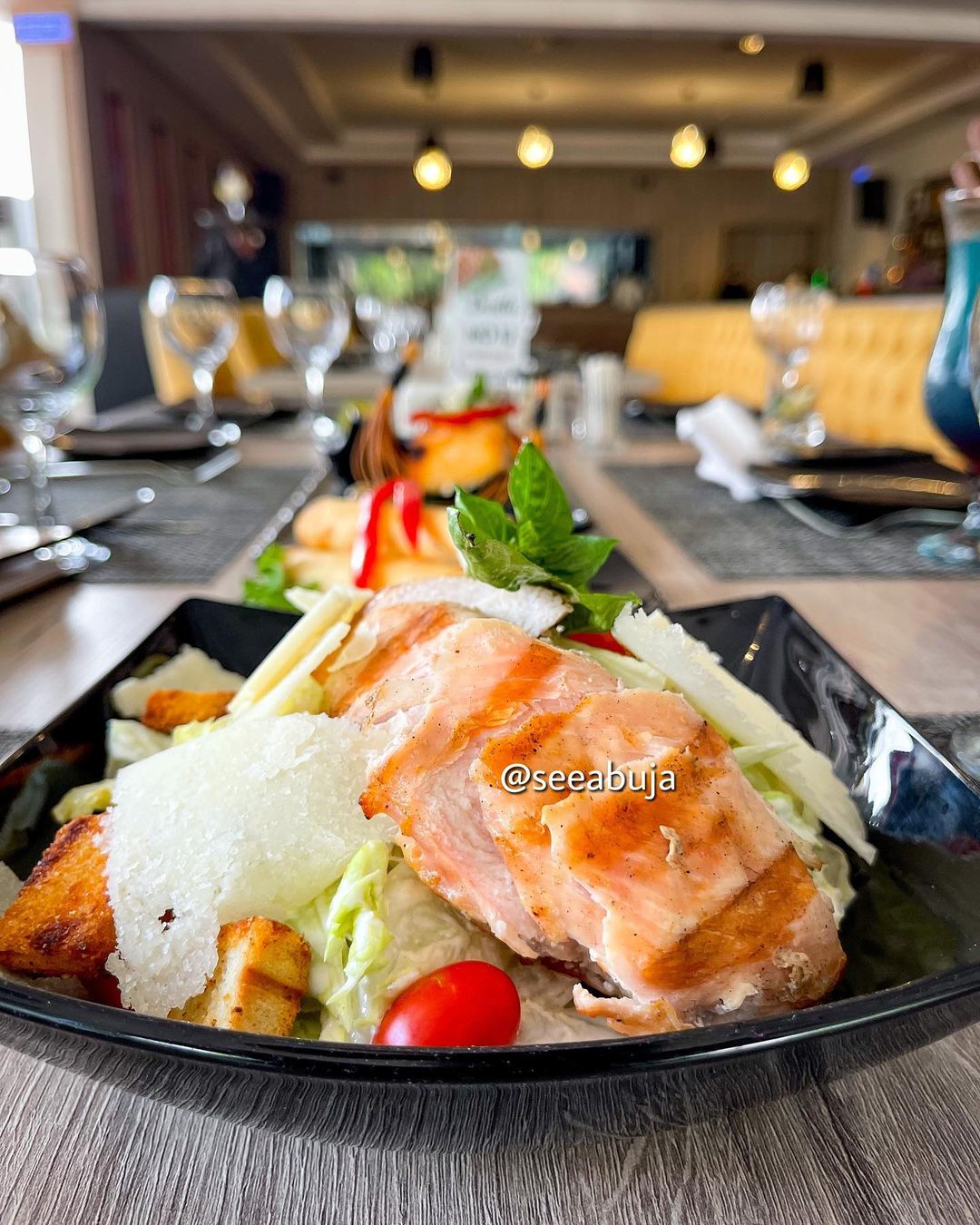 Hustle And Bustle Restaurant Abuja - Ou Travel & Tour